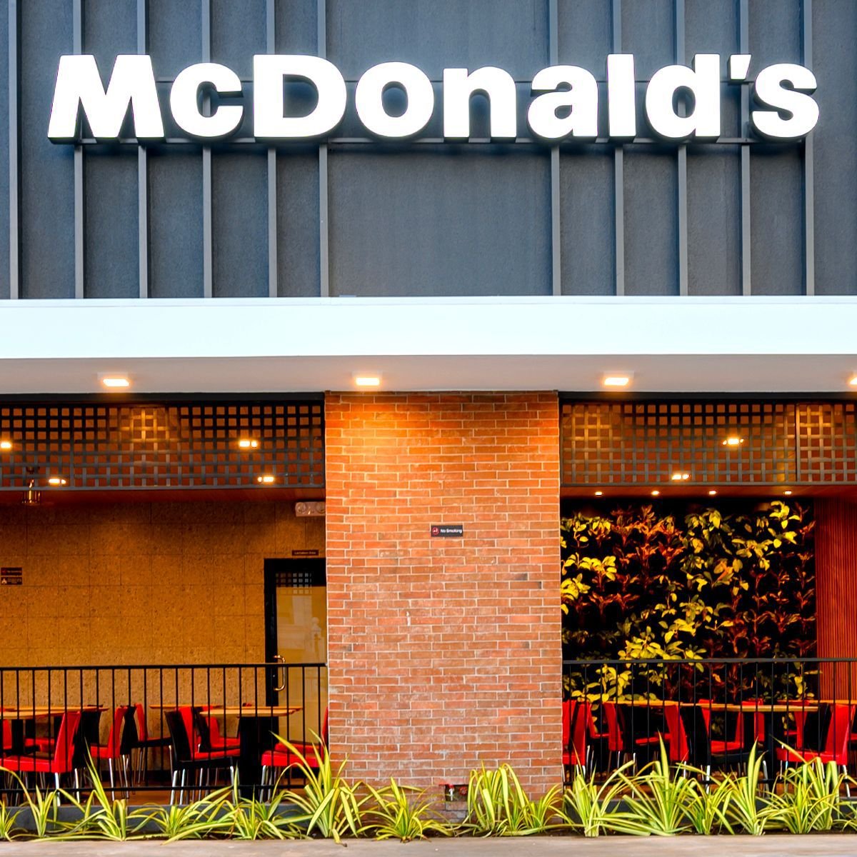 McDonald’s vs Jollibee: Which One Do Pinoys Love More?